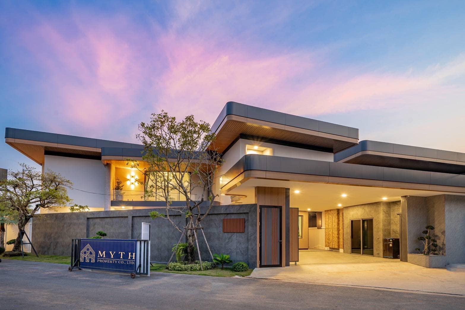 Modern Luxury villa for sale - Pattaya Real Estate