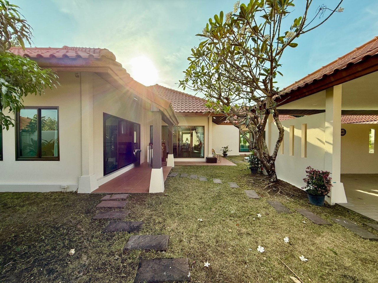 Thai-Style Single-Story Villa for Sale - Pattaya Real Estate